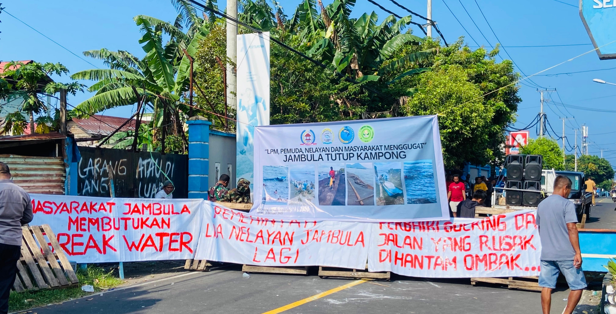 Warga Jambula Blokir Jalan, Akses ke Pusat Kota Ternate Tersendat ...