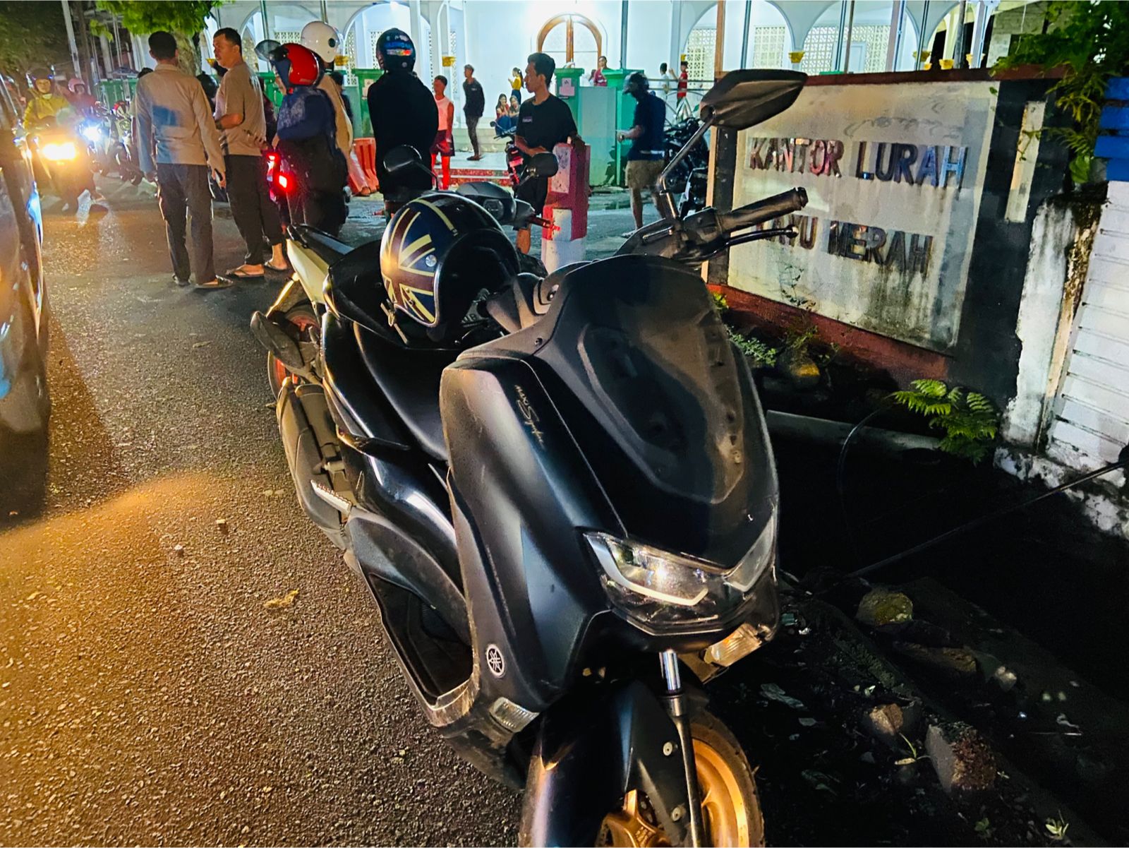 Hindari Jalan Berlubang, Pengendara Nmax Seruduk Mio di Ternate - Haliyora.id